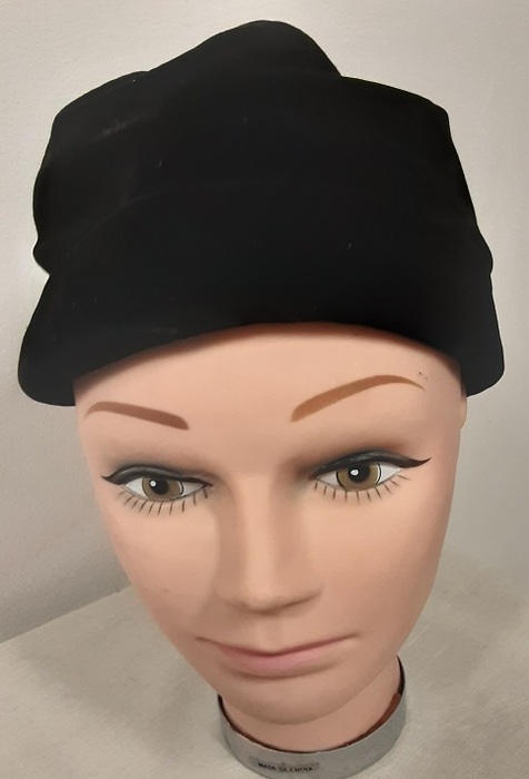 Mjuk svart sammetshatt